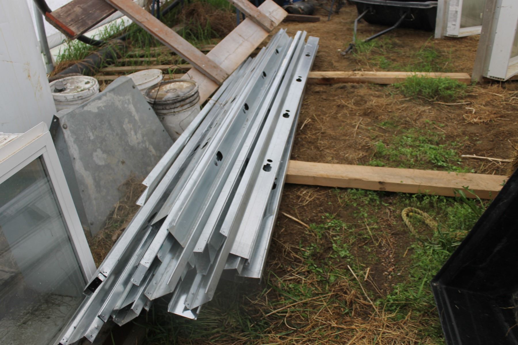 LARGE QUANTITY OF 10' BAILEY GALVANIZED CONSTRUCTION STUDS, SIDING TRIM ...