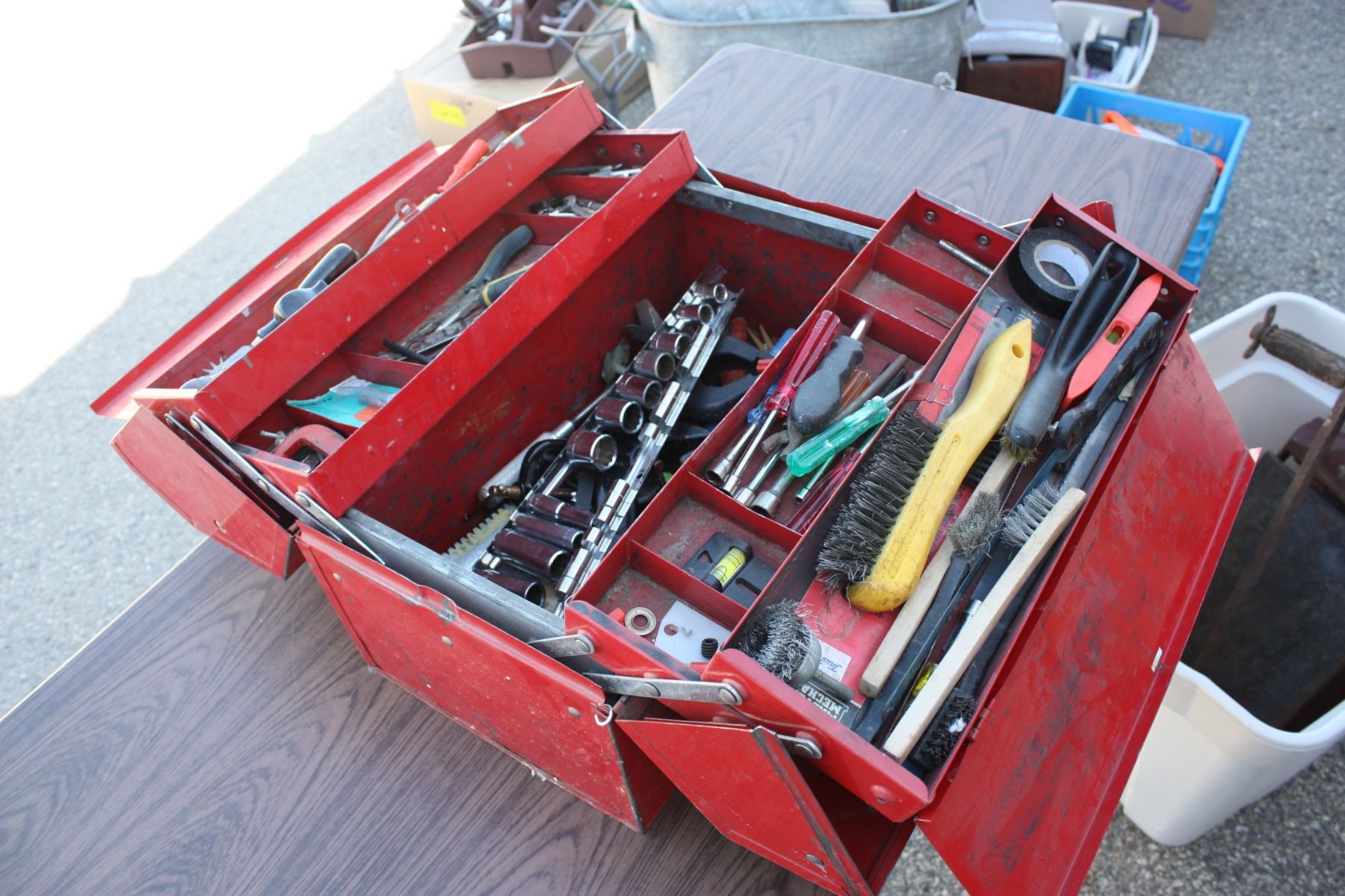 Craftsman Metal Tool Box With Contents 18 W Bodnarus Auctioneering craftsman-metal-tool-box-with-contents-18-w-bodnarus-auctioneering
