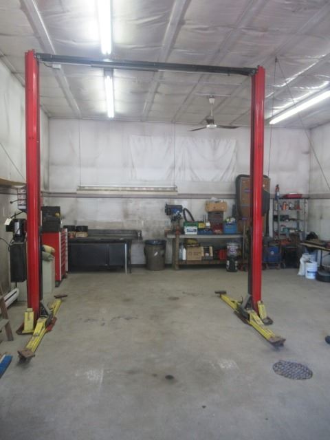 Snap On Mdl EELR3378 2 Post Clear Floor Hoist 9000 LB 20 Amp - Made by ...