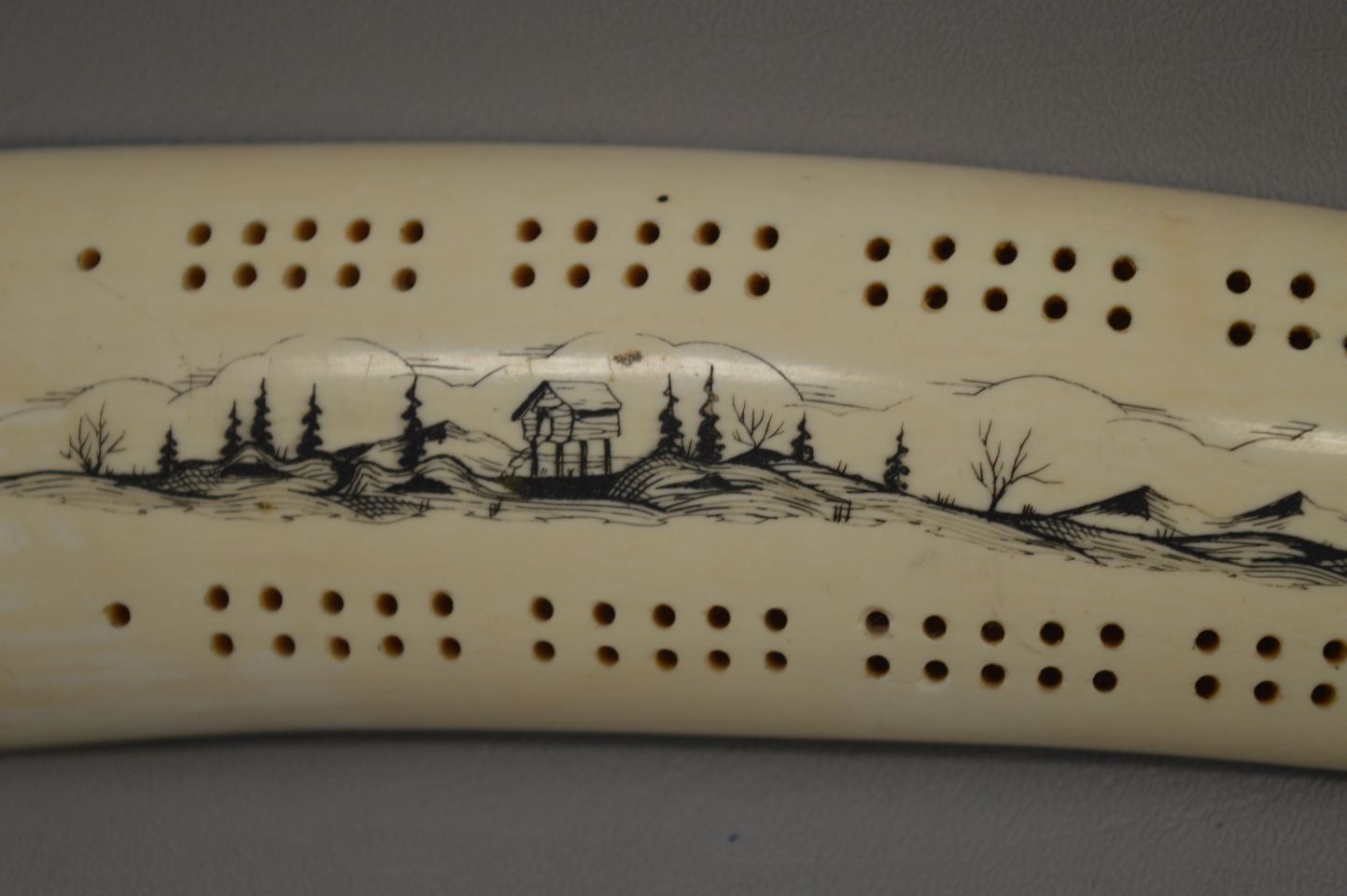 NATIVE AMERICAN NORTH WEST COAST INDIAN CRIBBAGE BOARD