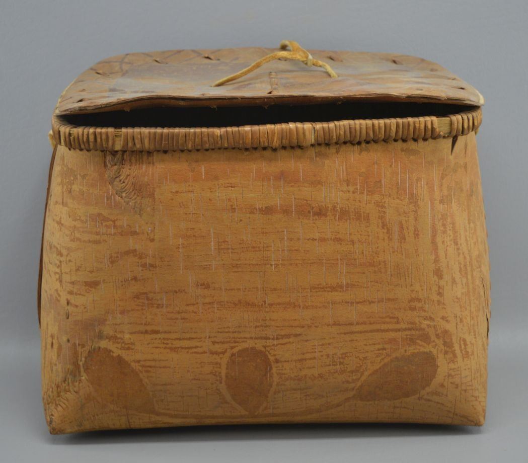 NATIVE AMERICAN BIRCH BARK CONTAINER