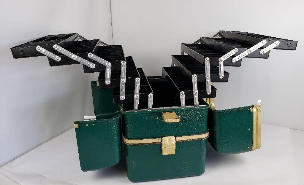 Umco 4500 UPB Possum Belly Fishing Tackle Box