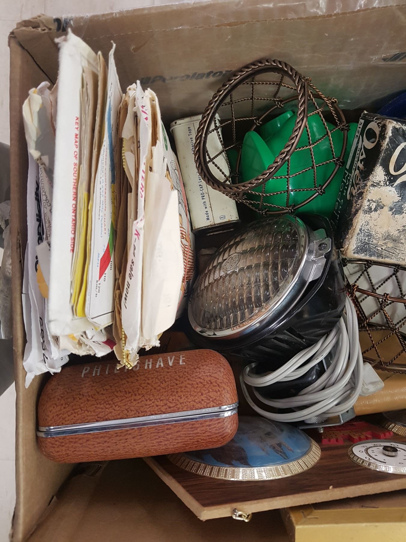 LOT OF VINTAGE ITEMS Schmalz Auctions lot-of-vintage-items-schmalz-auctions