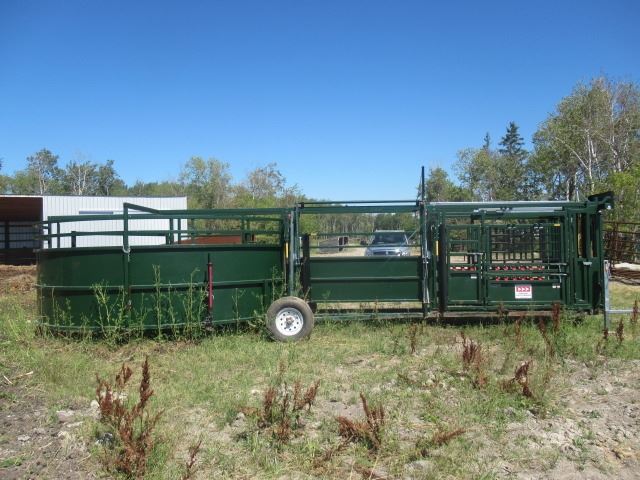 2017 Arrow cattle Quip Portable Squeeze Chute, Alley , Tub System w Q ...