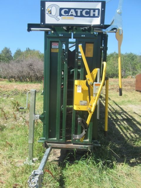 2017 Arrow cattle Quip Portable Squeeze Chute, Alley , Tub System w Q ...