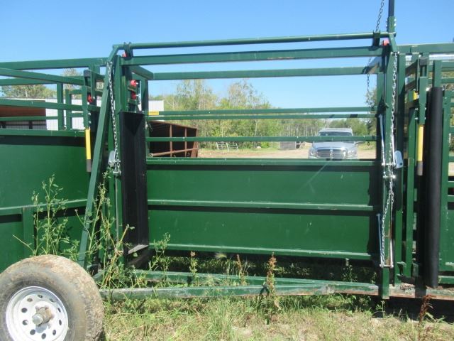 2017 Arrow cattle Quip Portable Squeeze Chute, Alley , Tub System w Q ...