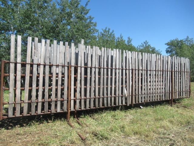 5- 30' Self Standing Wind Break 5 Bar Panels 3 No Boards 2 With Boards ...