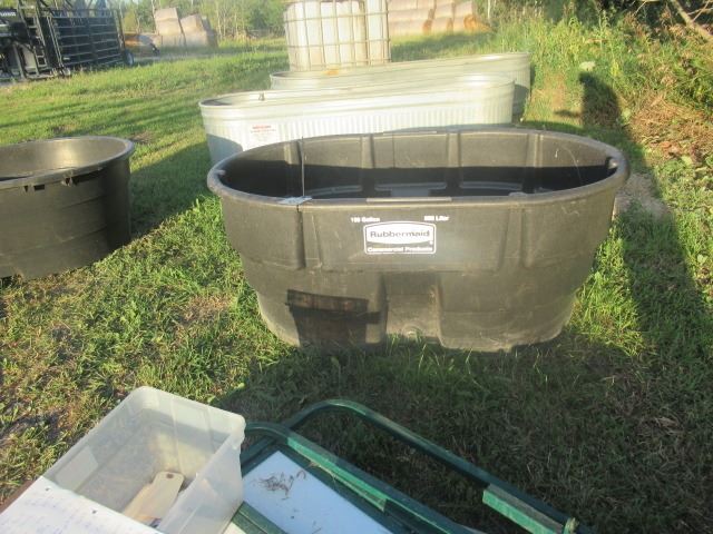 Rubbermaid Poly 150 Gal Water Trough