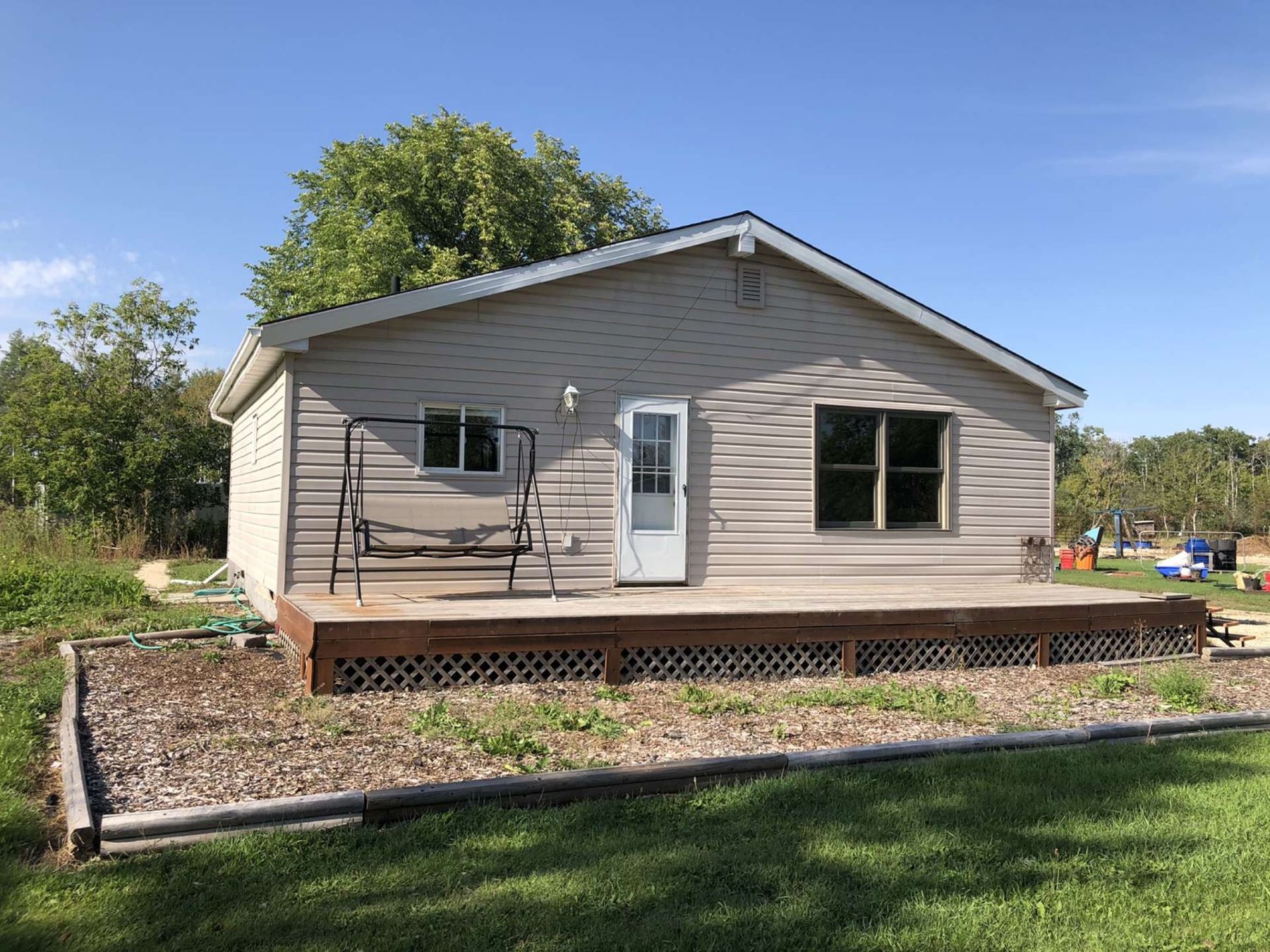 TO BE MOVED- 30' x 25' 768 Sq Ft 4 Season Cabin