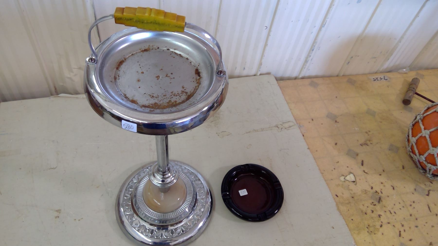 CHROME UPRIGHT ASHTRAY WITH BAKELITE HANDLE - Schmalz Auctions