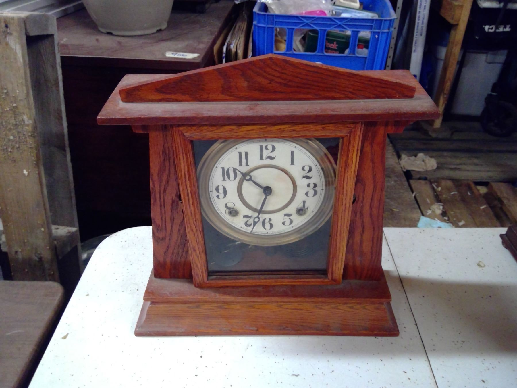 THE E. INGRAHAM COMPANY MANTLE CLOCK W/ PENDULUM AND KEY