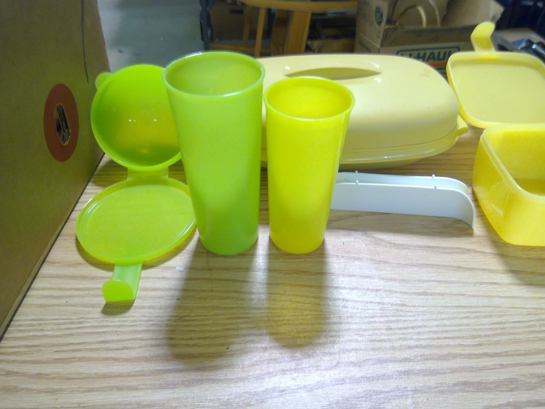 A BUNCH OF TUPPERWARE CONTAINERS AND RUBBER MADE KITCHEN SUPPLIES ...