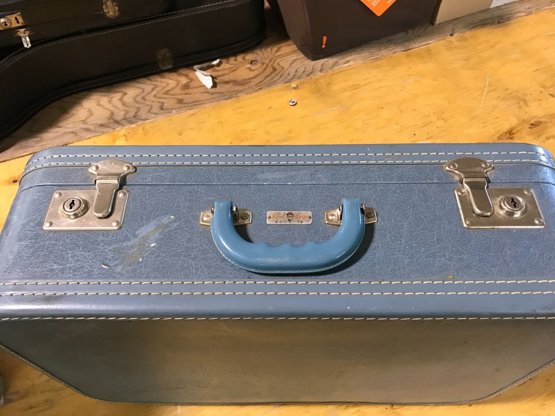 2 SUIT CASES