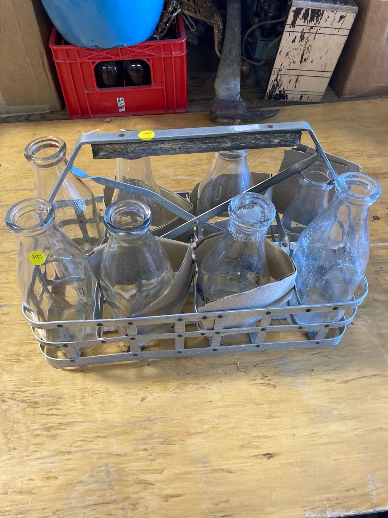 VINTAGE METAL MILK BOTTLE CARRIER WITH 7 QUART BOTTLES AND 1 PINT ...