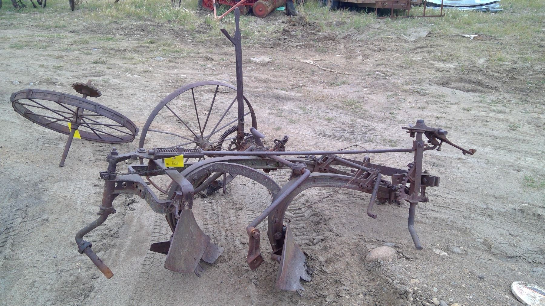 2 FURROW PLOW-JOHN DEERE 126 - Schmalz Auctions