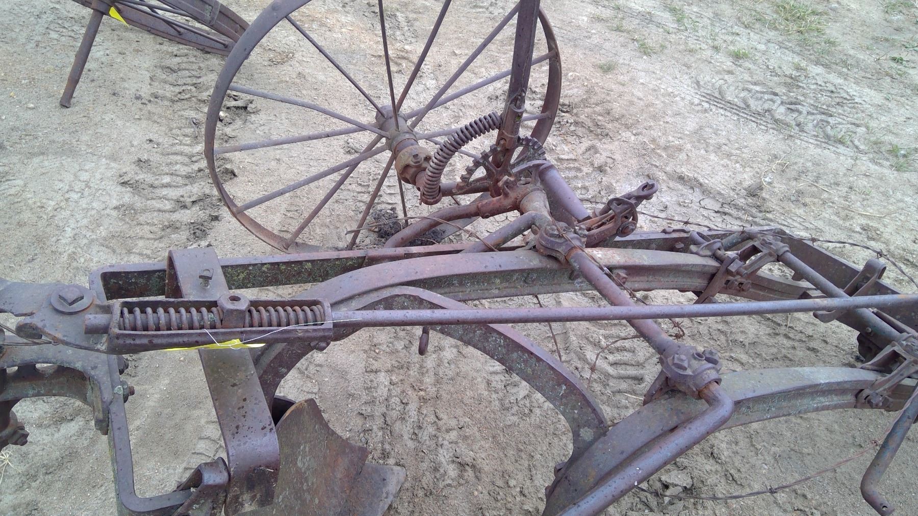 2 FURROW PLOW-JOHN DEERE 126 - Schmalz Auctions