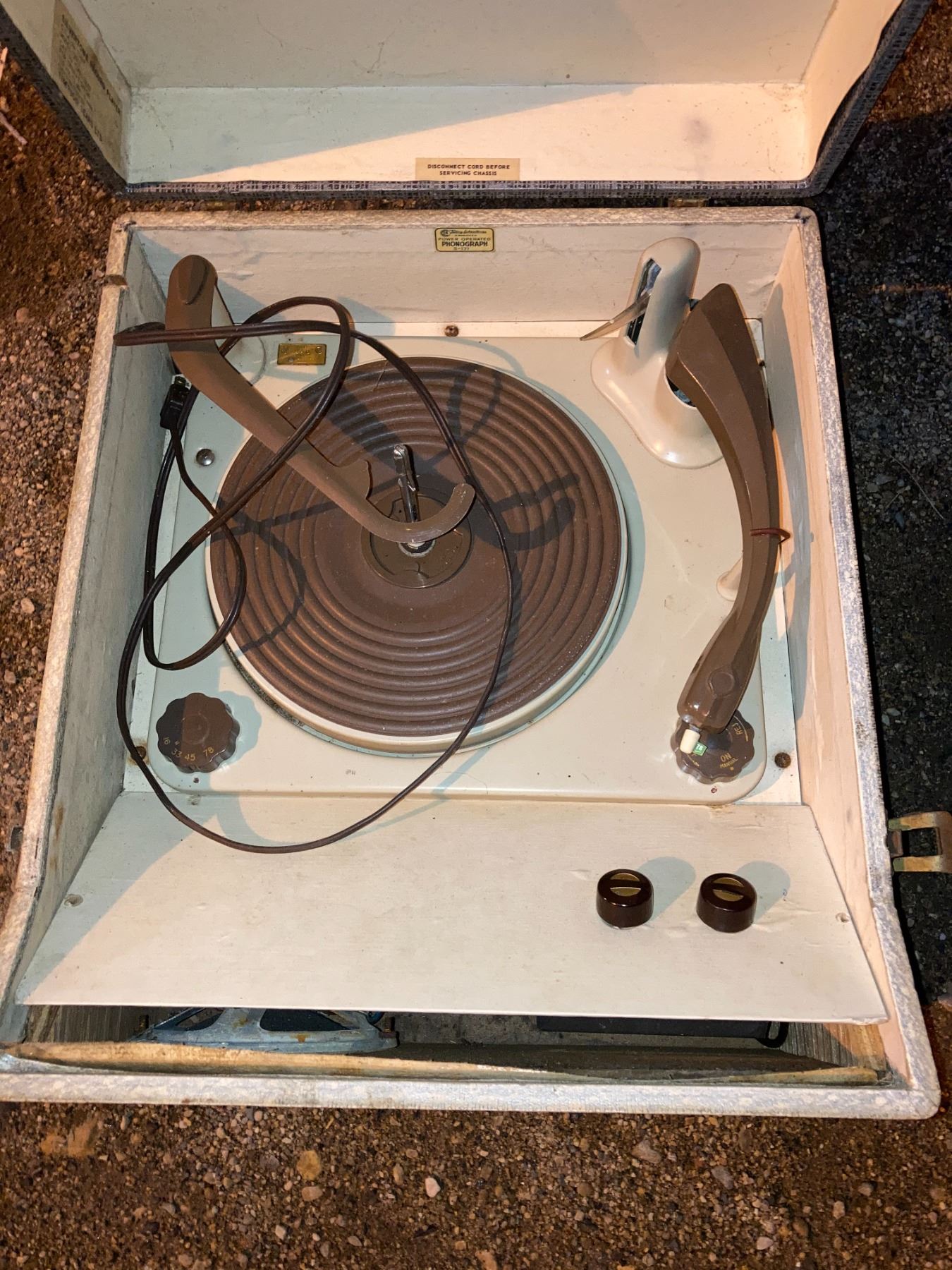 ANTIQUE SILVERTONE RECORD PLAYER MODEL # 17013