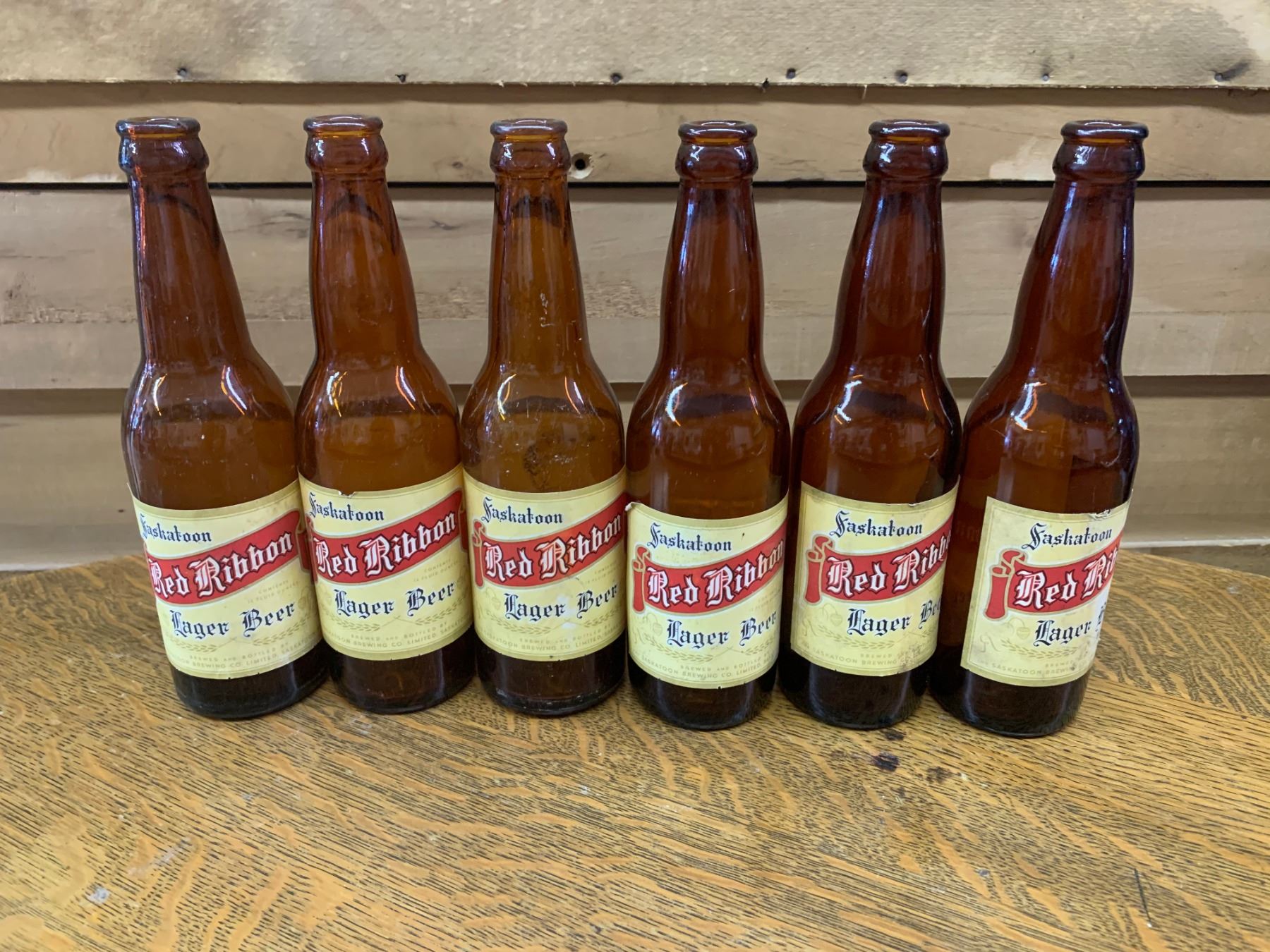 LOT OF 6 VINTAGE RED RIBBON BEER BOTTLES SASKATOON - Schmalz Auctions