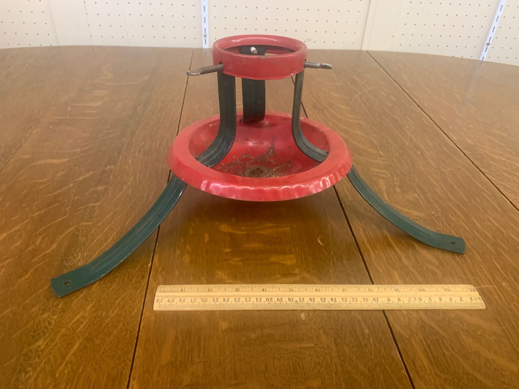 VINTAGE CHRISTMAS TREE STAND - Schmalz Auctions