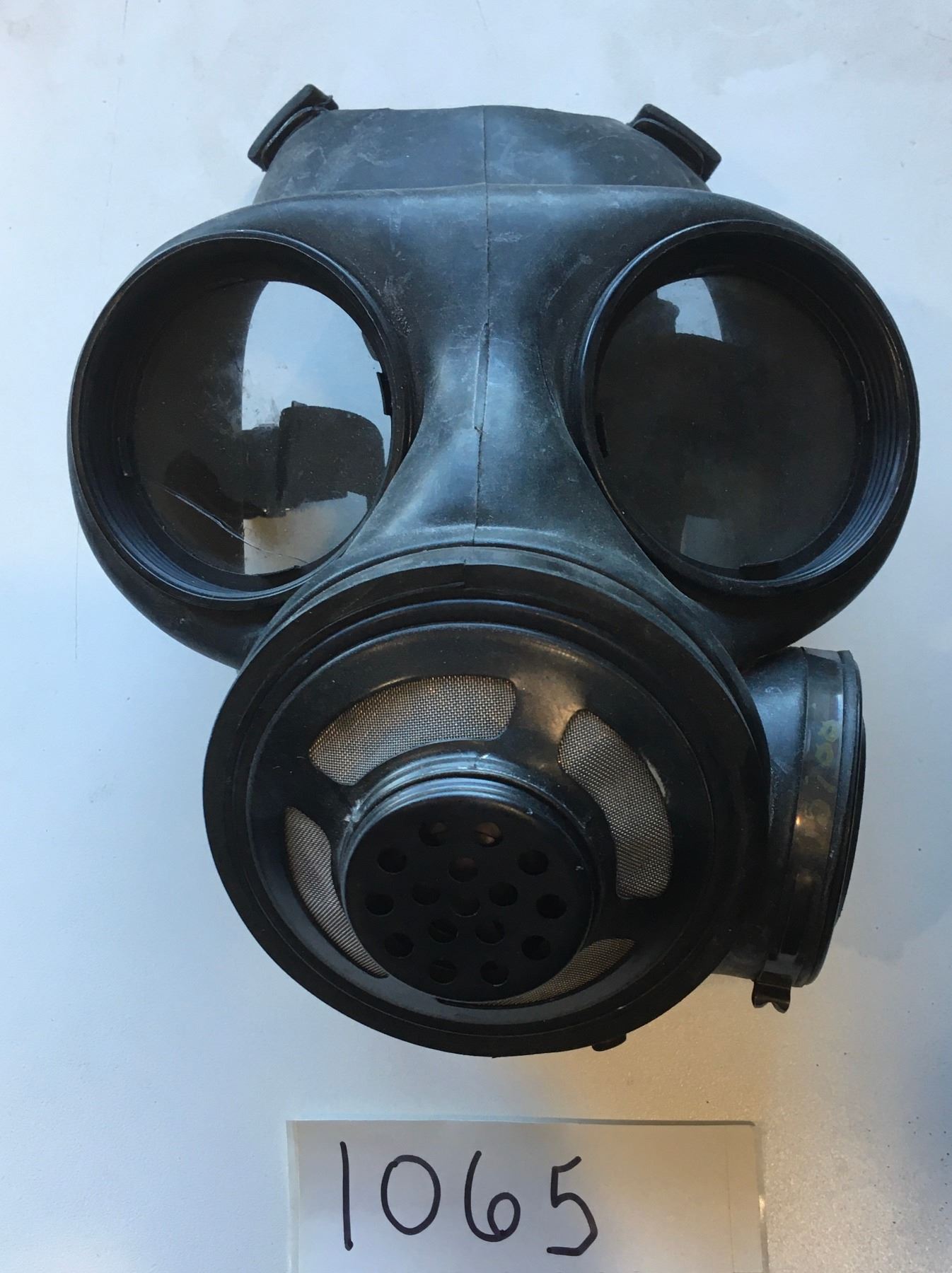 SURPLUS CANADIAN ARMY GAS MASK, NEW