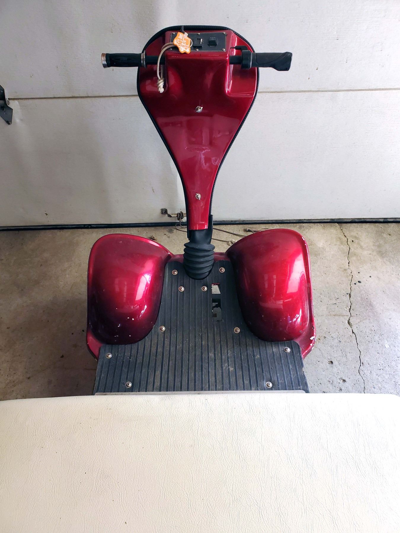 CRICKET ESV MINI GOLF CART