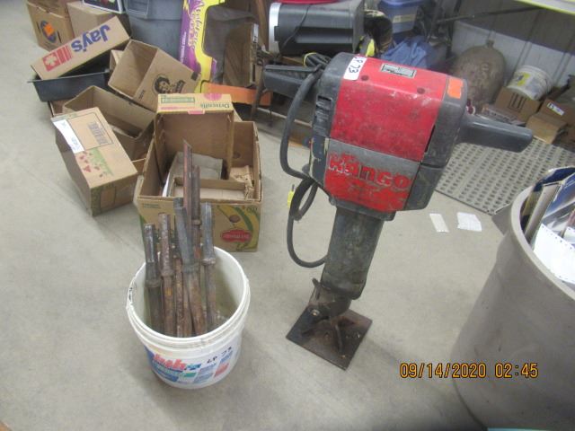 (LP) KANGO Mdl 767 ELec Jack Hammer 7 Bits & Tamping Attachment