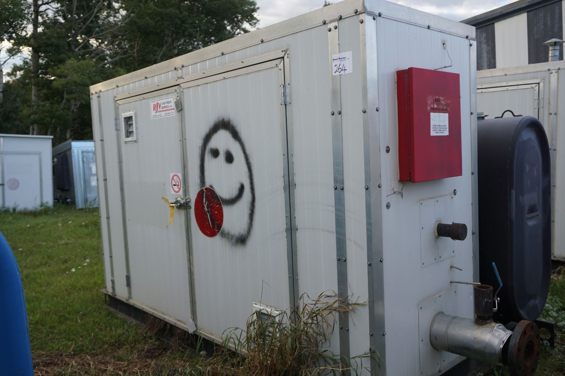 Oilfield shack loaded inside, comes with catalystic heater and tank.