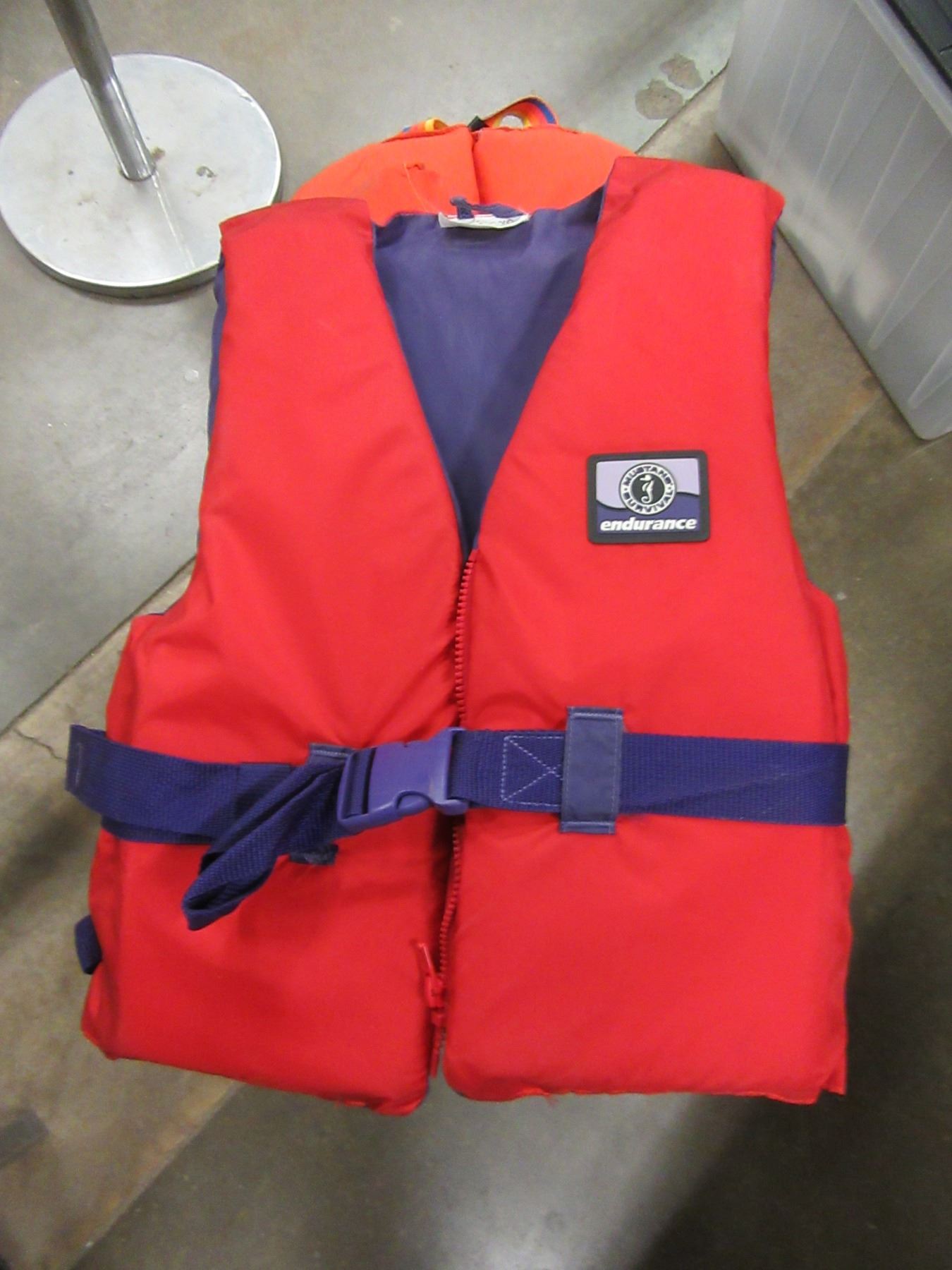BOX WITH APPROXIMATELY 6 ASSORTED SAFETY JACKETS