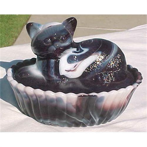Purple Slag Cat Covered Dish OLD Westmoreland #1220567