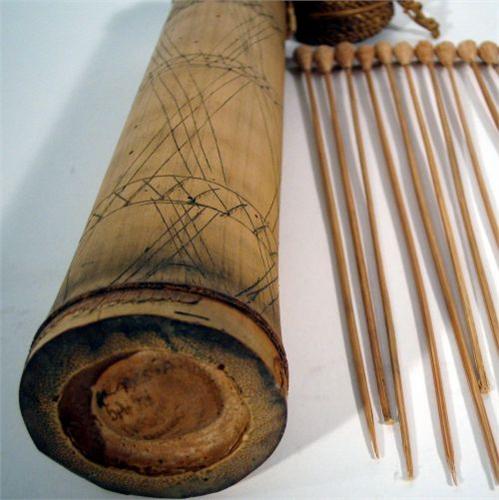 A COLLECTION OF 18 BLOW PIPE DARTS AND QUIVER