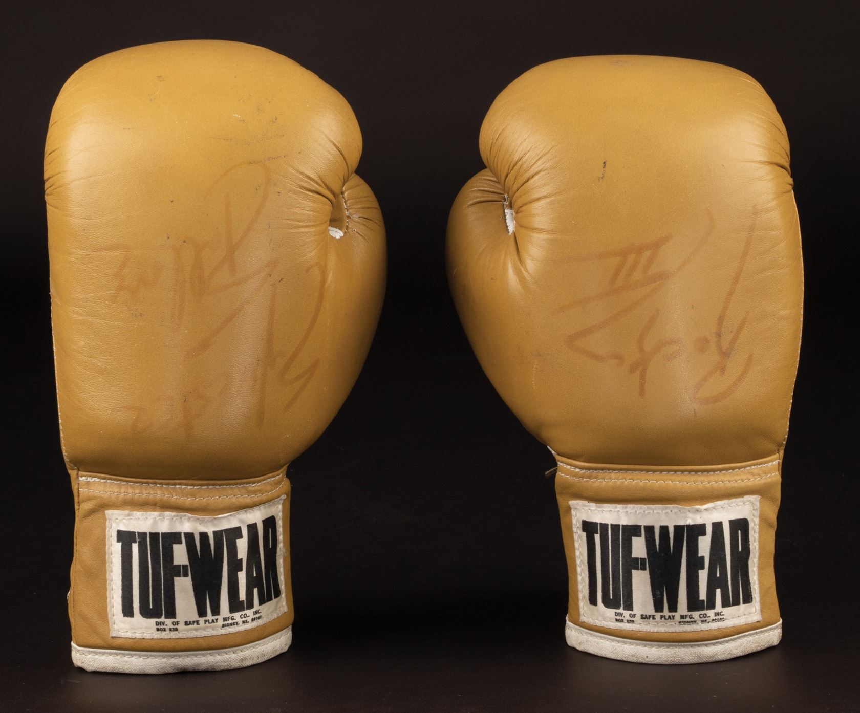 Sylvester Stallone 'Rocky Balboa' screen-used boxing gloves from Rocky ...
