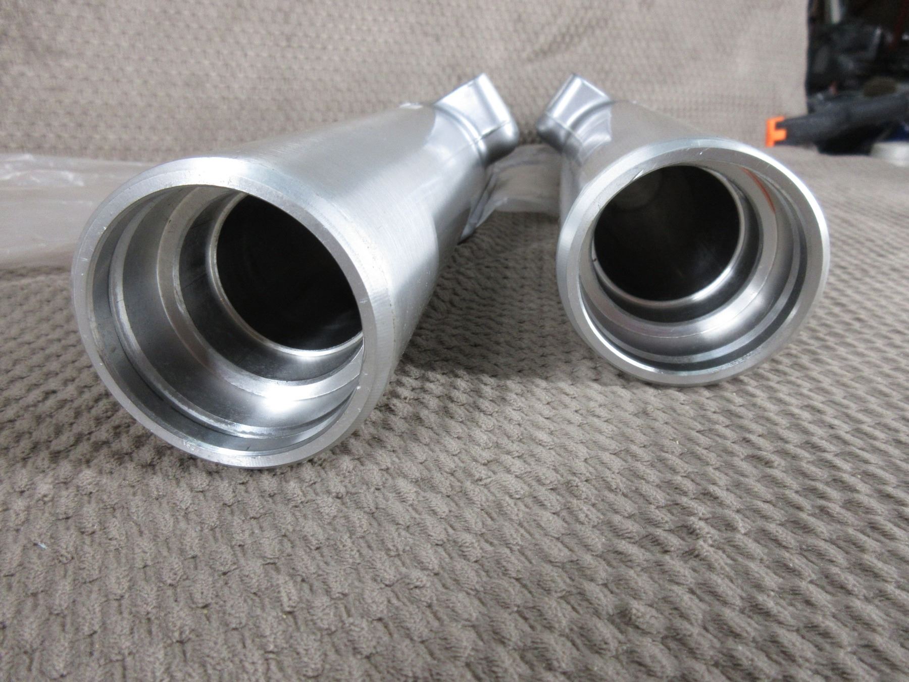 Showa G5B3-10-R & L Harley Lower Legs Fork Sliders