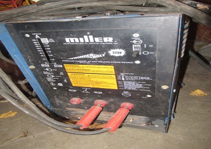Miller 225 Thunder Bolt Welder