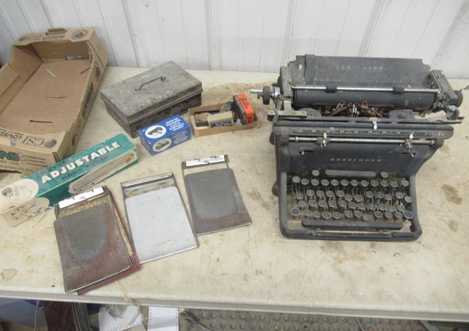 Vintage Underwood Typewriter, Hole Punch In Orignal Box , & Ink Pads