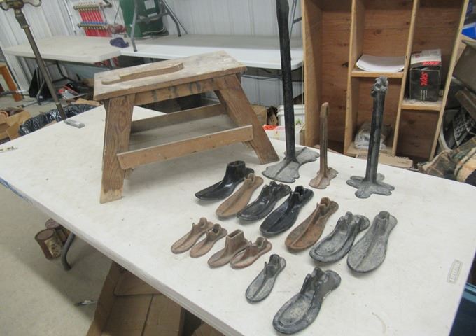 Vintage Cobbler Set