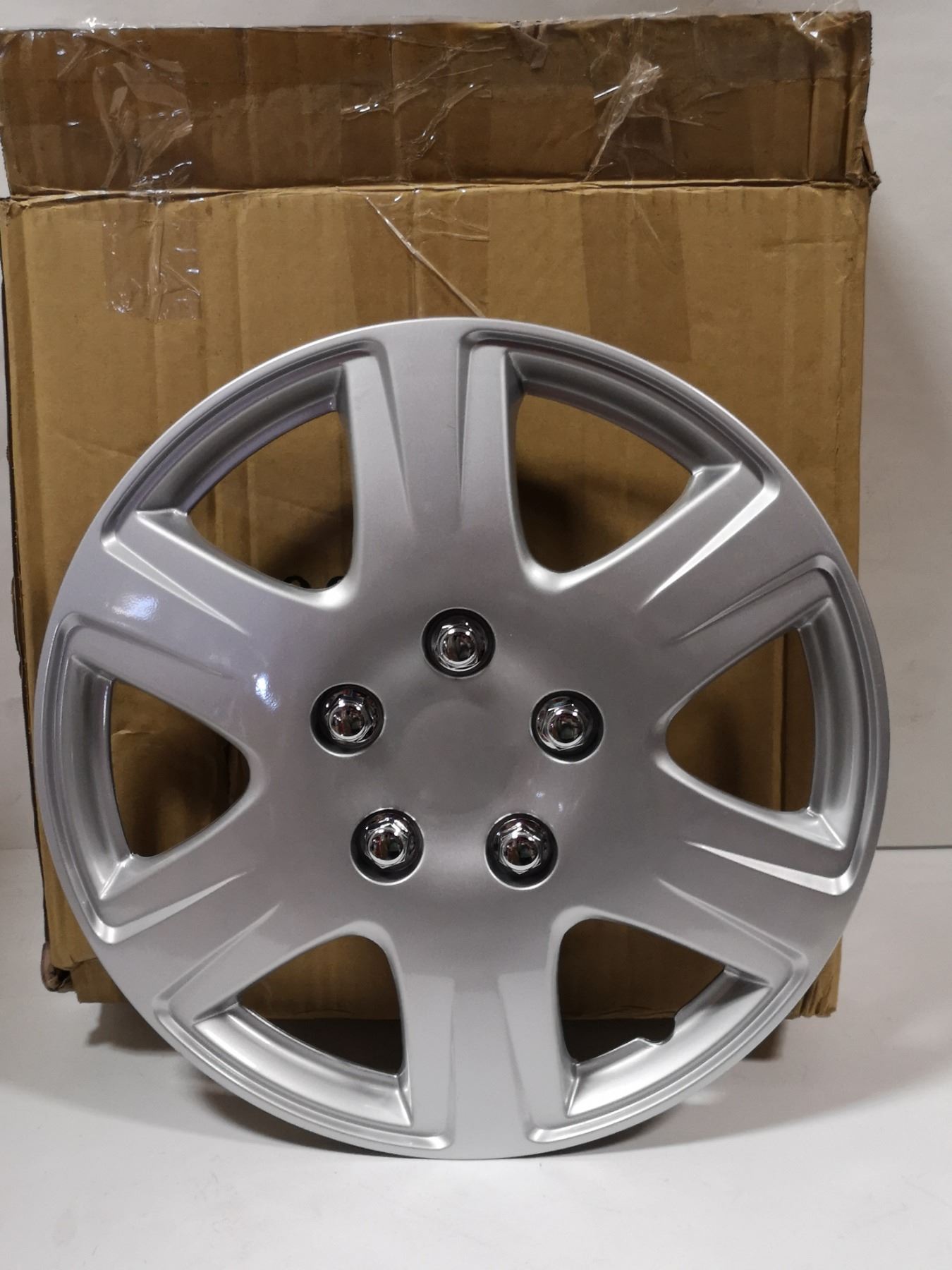 LOT OF 4 STANDARD PLASTIC HUB CAPS LOT OF 4 STANDARD PLASTIC HUB CAPS