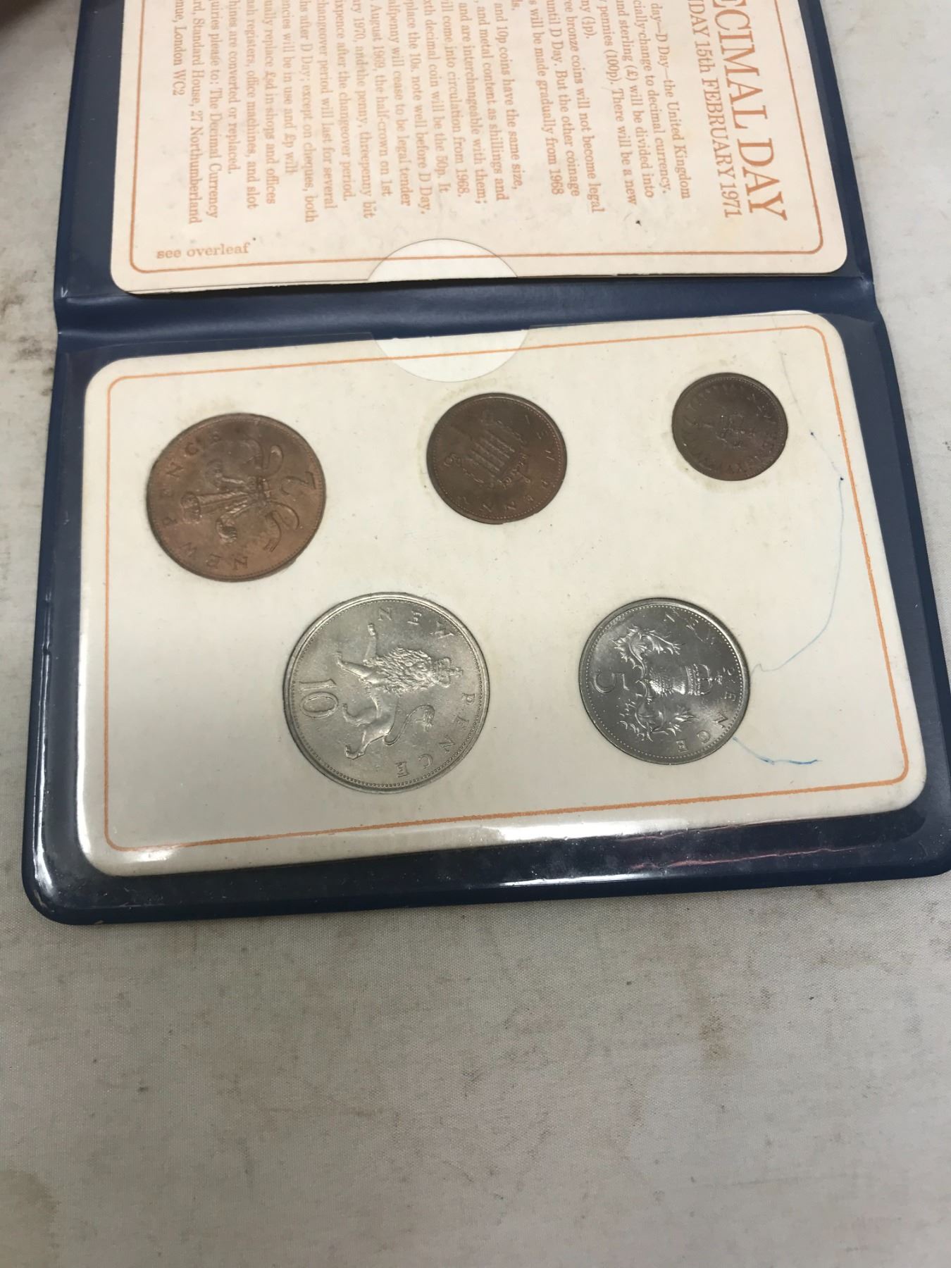 BRITAIN’S FIRST DECIMAL COINS. SET OF 5 1971 UNC COINS HOUSED IN ROYAL ...