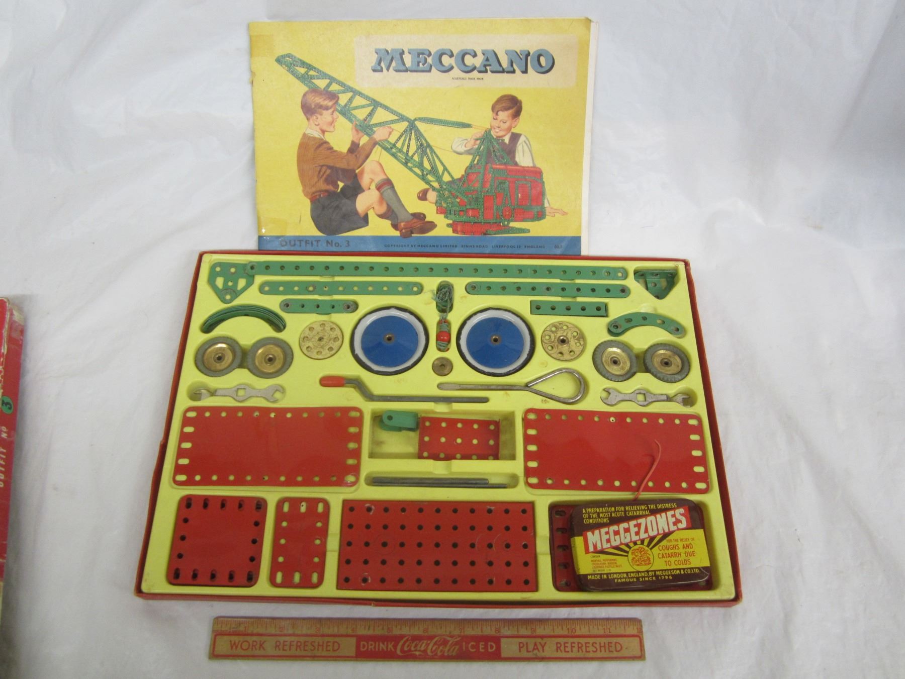 VINTAGE MECCANO OUTFIT NO 3 BUILDING KIT WITH BOX