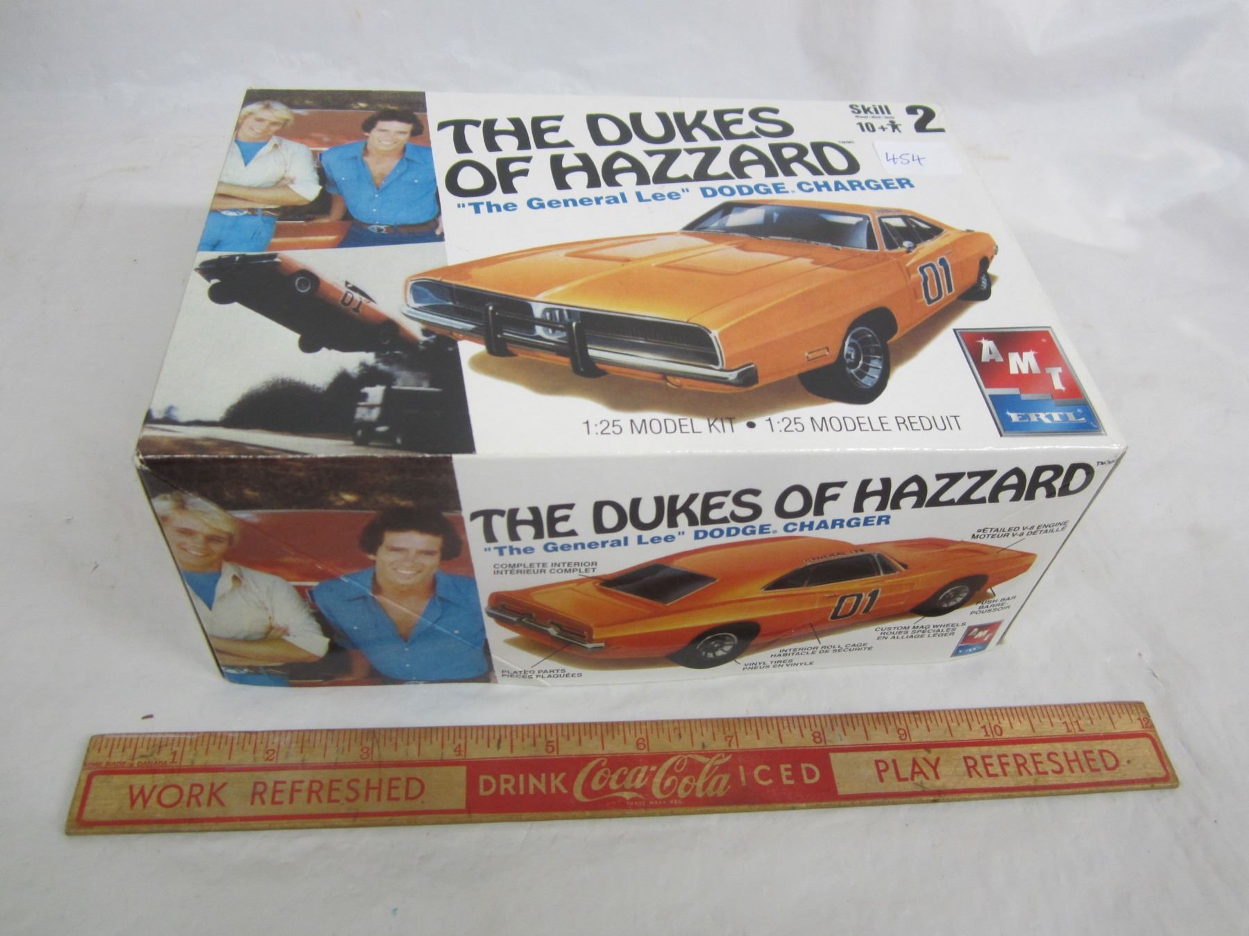 THE DUKES OF HAZZARD GENERAL LEE MODEL KIT