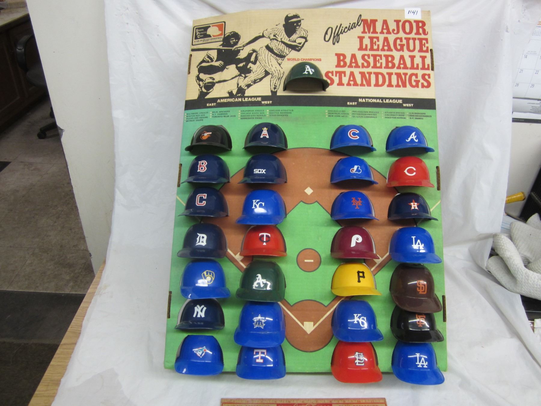 DAIRY QUEEN 1977 MAJOR LEAGUE BASEBALL MINI HELMUTS