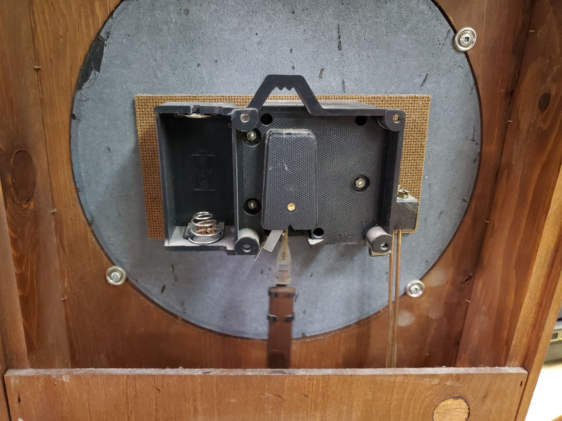 BATTERY OPERATED WALL CHIME CLOCK