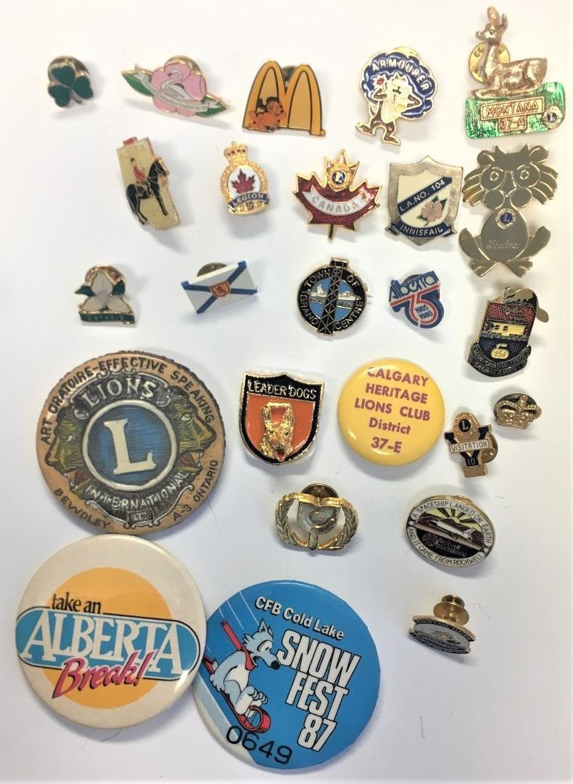 Collection of pin-backs/lapel pins - quantity of 25
