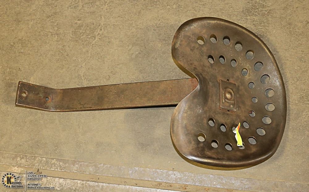 VINTAGE JOHN DEERE TRACTOR SEAT