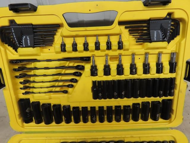 New Stanley 183 Pc Tool Set (Mainly Sockets)