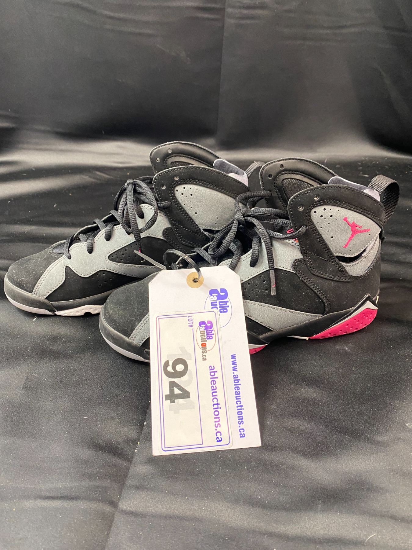 PAIR OF NIKE SNEAKERS SIZE 6Y Able Auctions PAIR OF NIKE SNEAKERS SIZE 6Y Able Auctions
