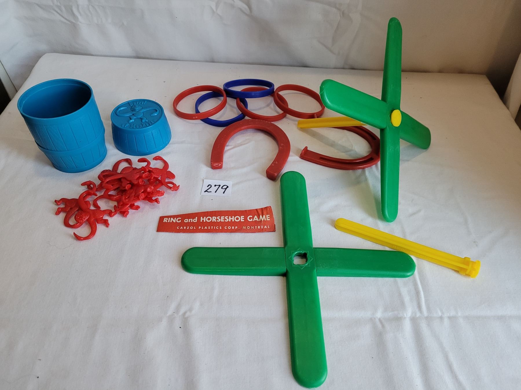 Vintage Zowie Ring Toss and Horseshoe Game & Hazbro Barrel of Monkeys ...