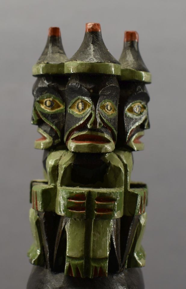 NATIVE AMERICAN HIADA TOTEM POLE