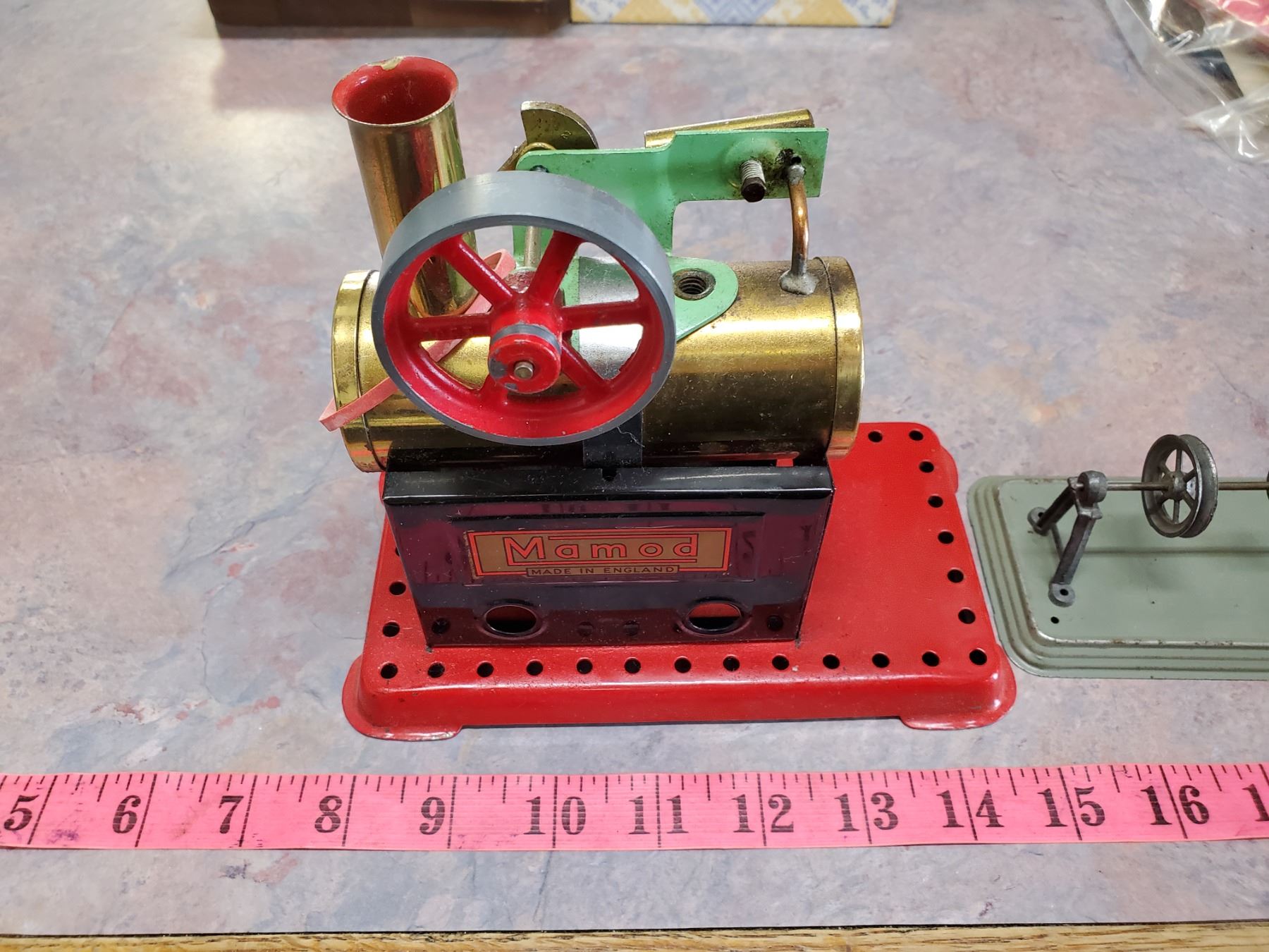 Mamod steam engine + accessory