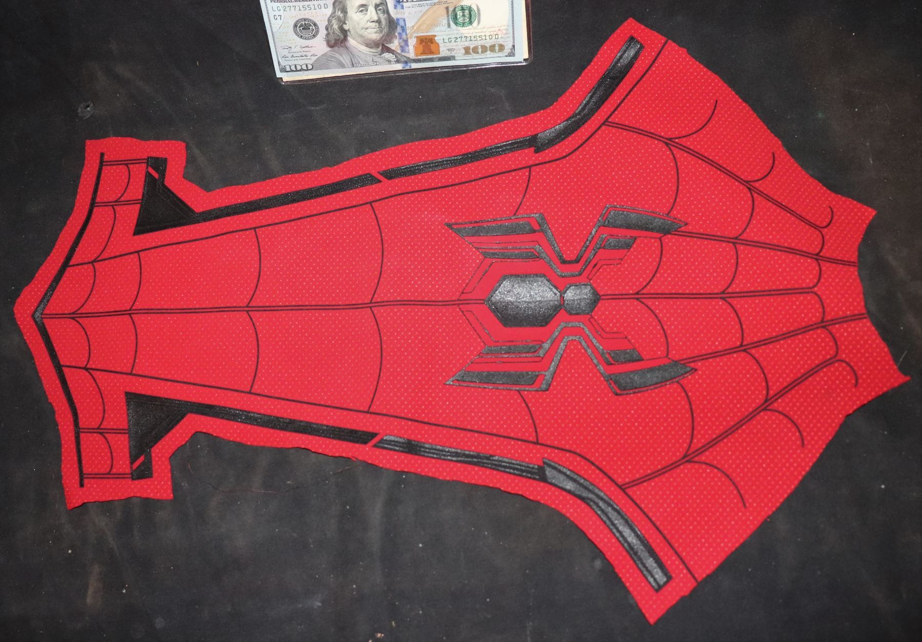 SPIDER-MAN CHEST WITH GLYPH AND WEBBING DISNEY HERO TYPE 3