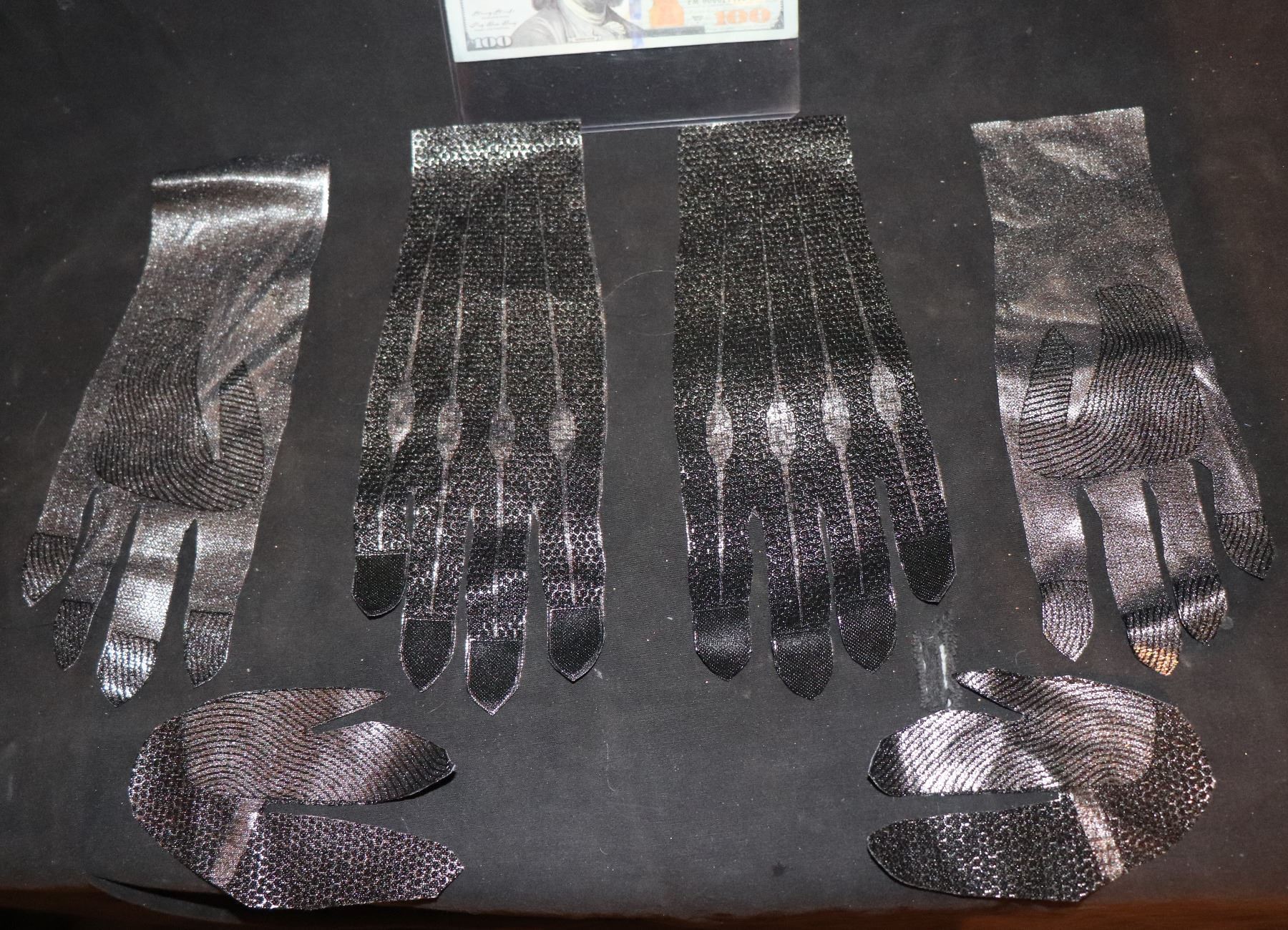 THE MATRIX RESURRECTIONS TRINITY GLOVES COMPLETE SET